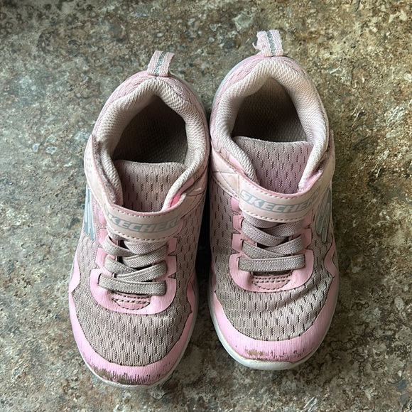 Skechers | Shoes | Skechers Little Girls Tennis Shoes Size 2 | Poshmark